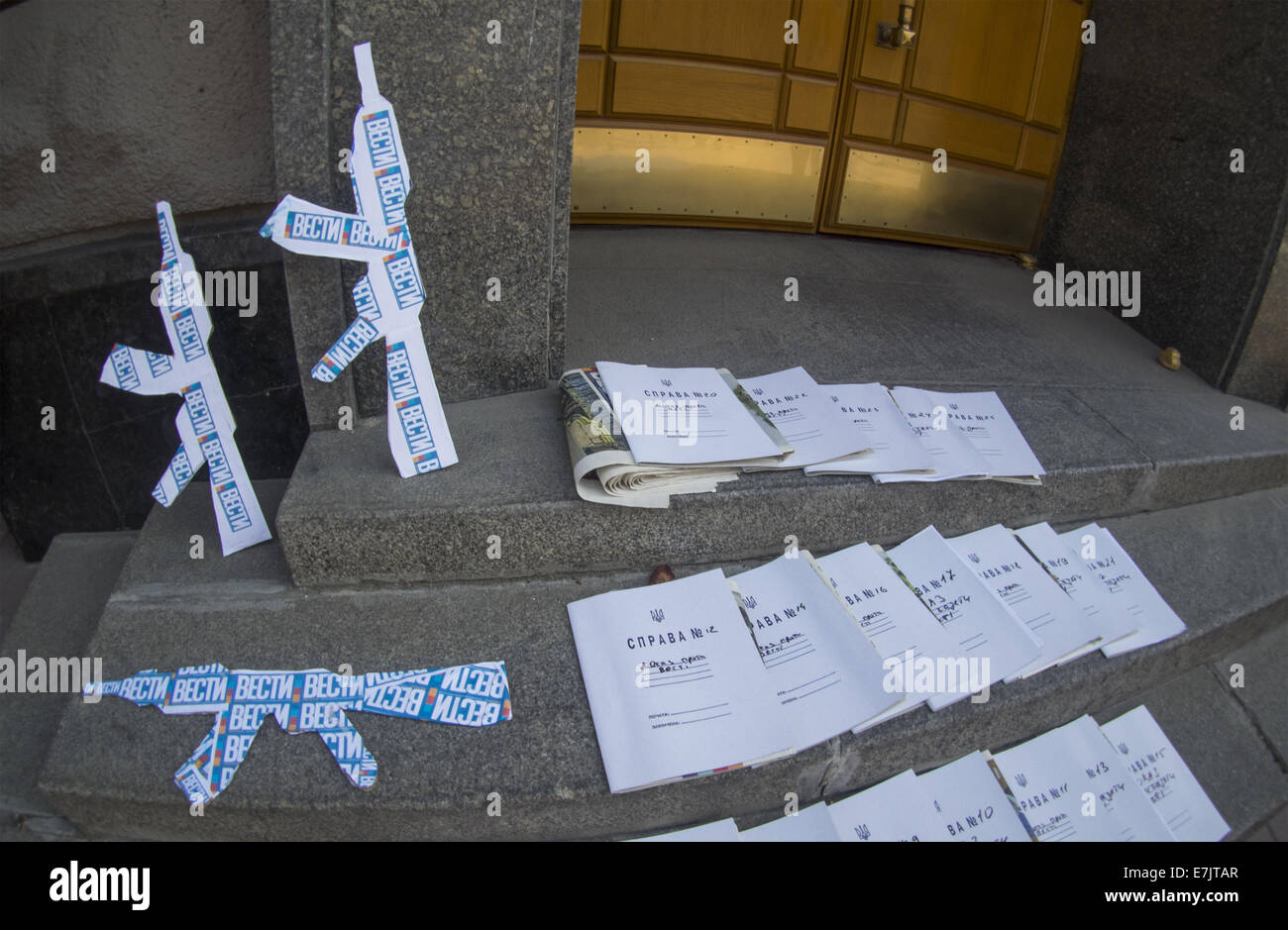 Woman gun protest 2014 hi-res stock photography and images - Alamy