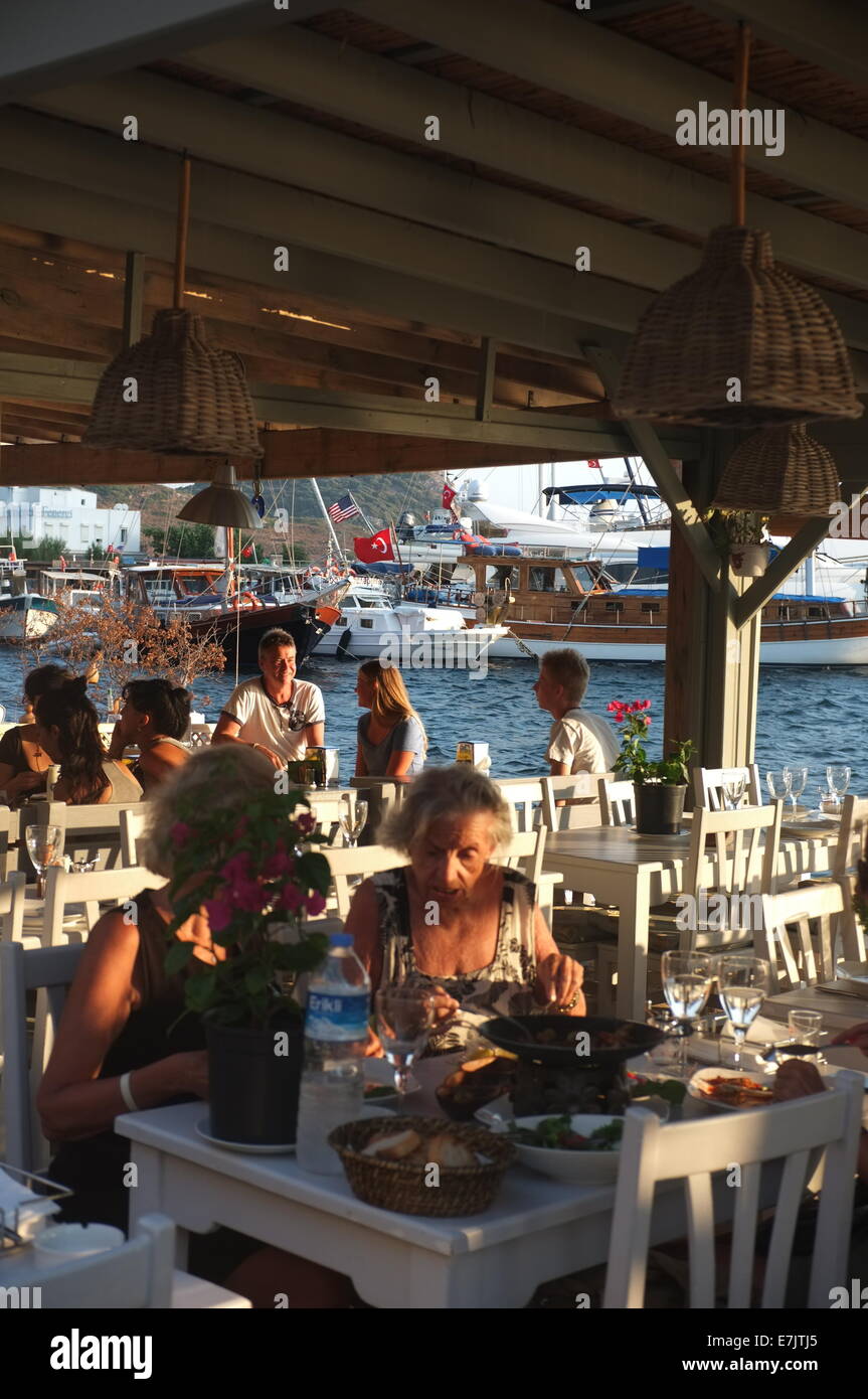 Tourists lunch in fish restaurant Stock Photo - Alamy