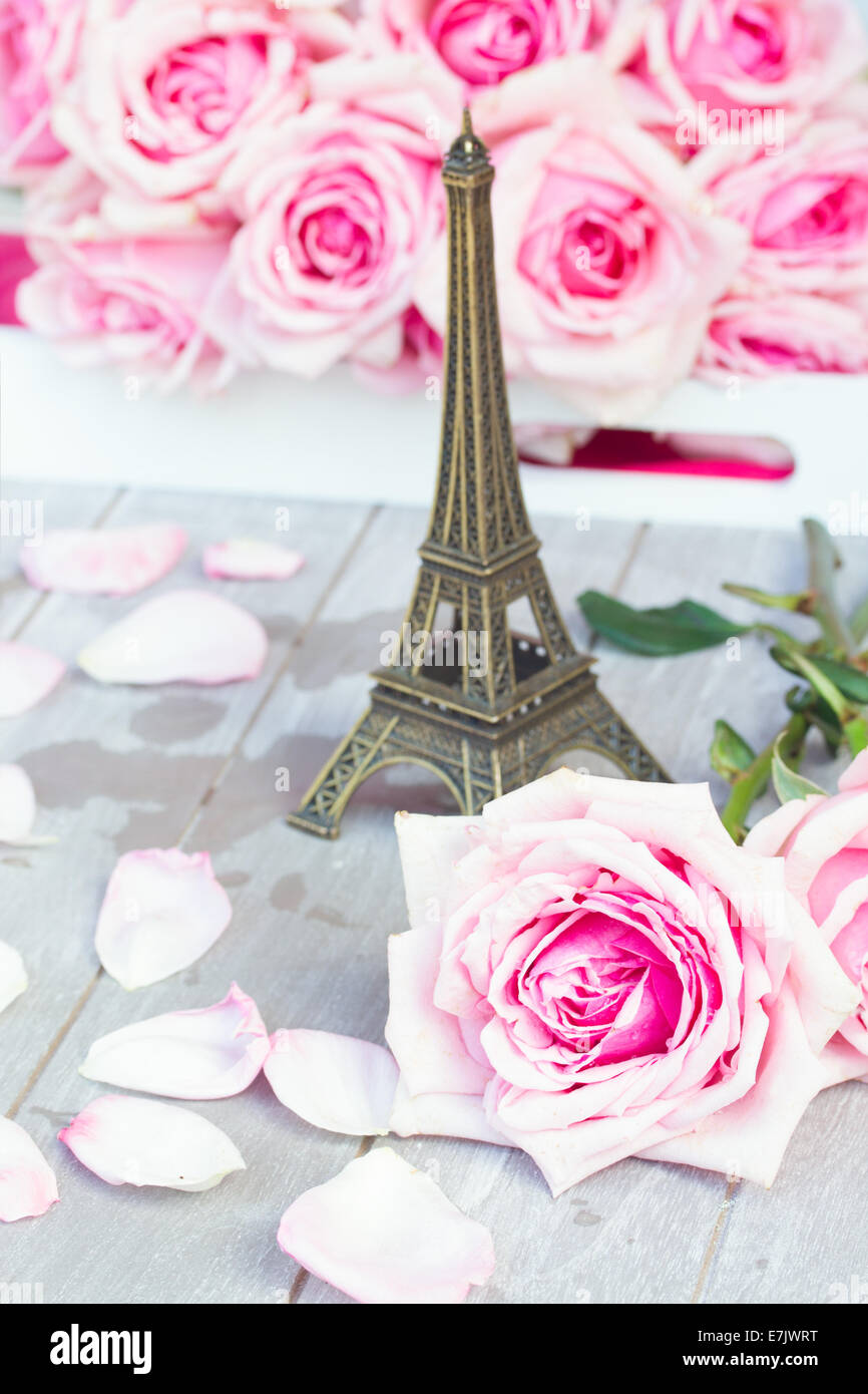 pink roses with eiffel tour on table Stock Photo - Alamy