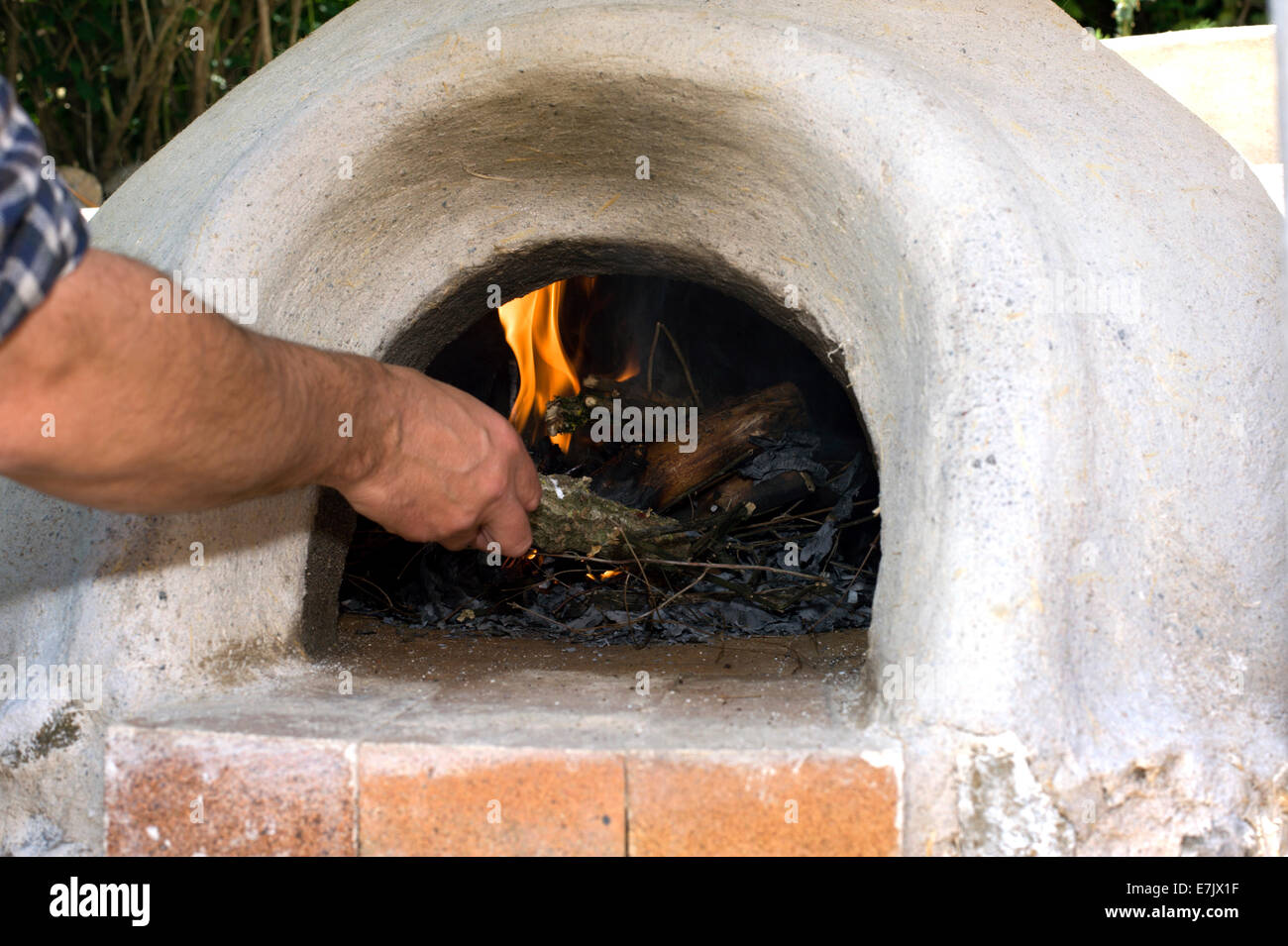 earth clay cob oven project. Construction now completed just about time ...