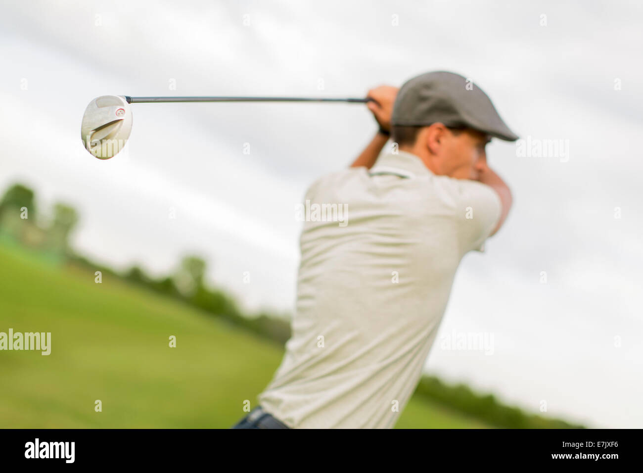 Young man playing golf Stock Photo - Alamy