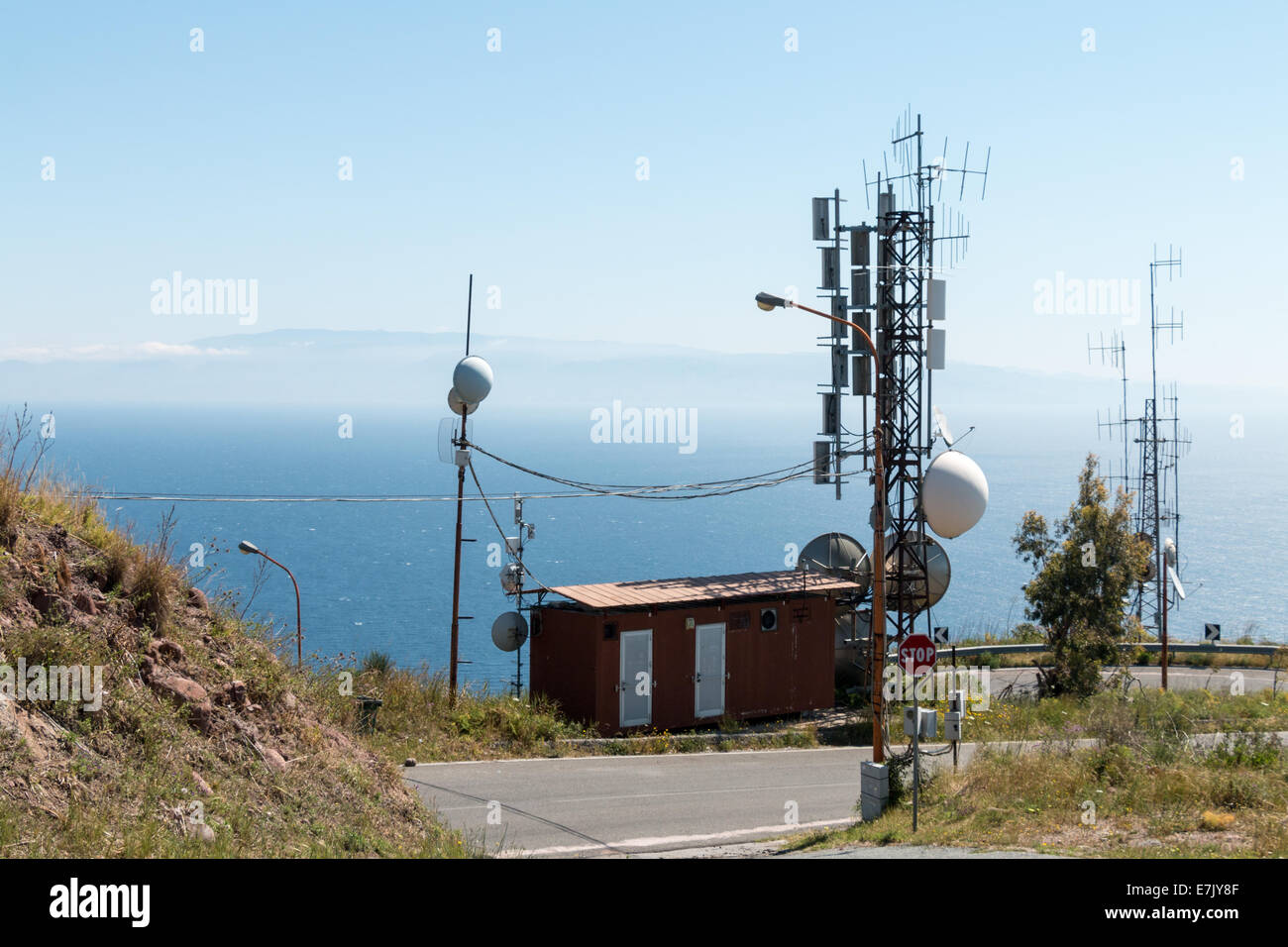 Microwave repeater station hi-res stock photography and images - Alamy