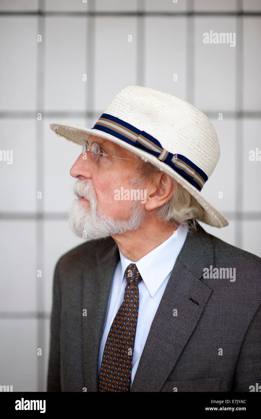 Portrait in profile hi-res stock photography and images - Alamy