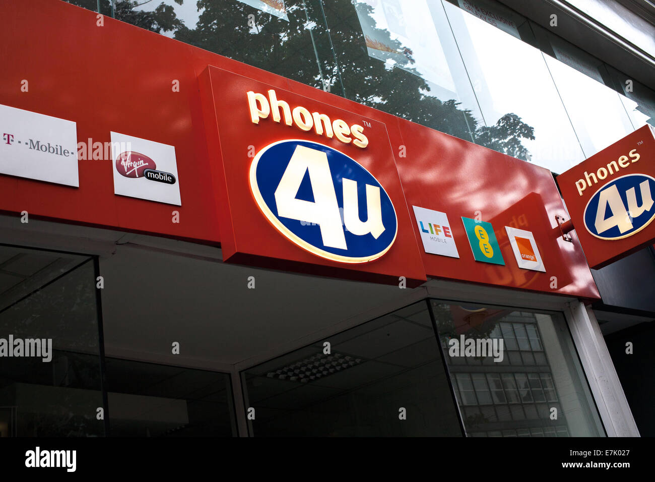 Shop signs logos phones 4u hi-res stock photography and images - Alamy