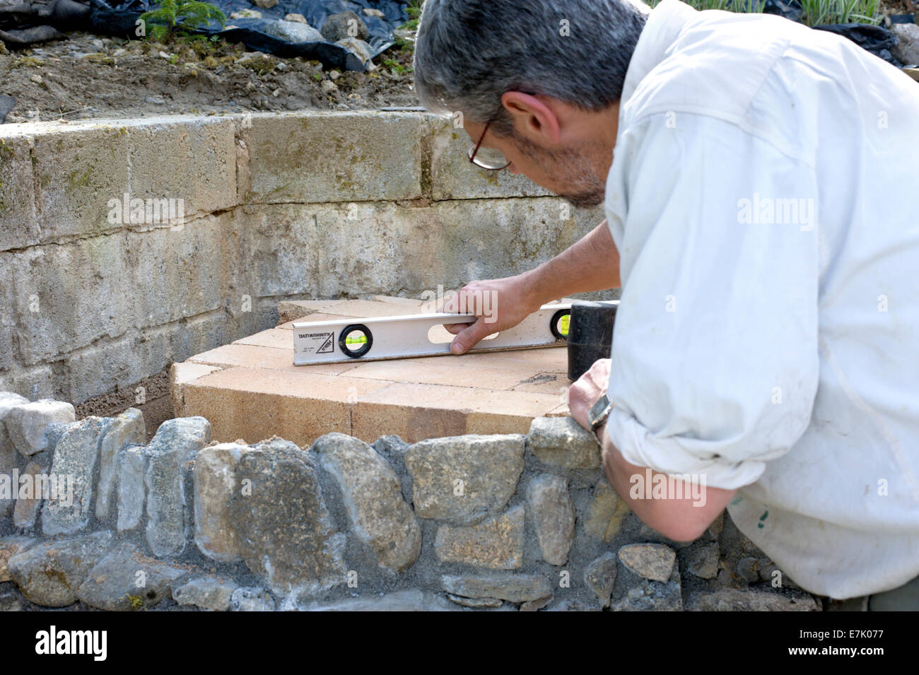 Clay cob earth oven project. The base is done and the layer of level ...