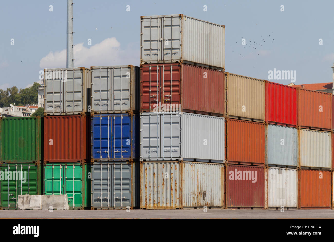 Many large metal containers hi-res stock photography and images - Alamy