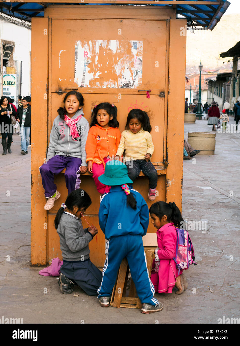 Peru cusco children hi-res stock photography and images - Alamy
