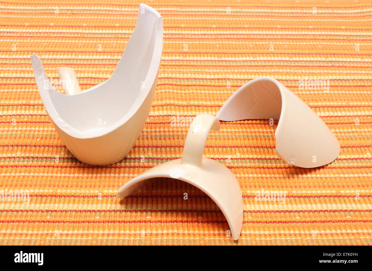 Broken teacup hi-res stock photography and images - Alamy