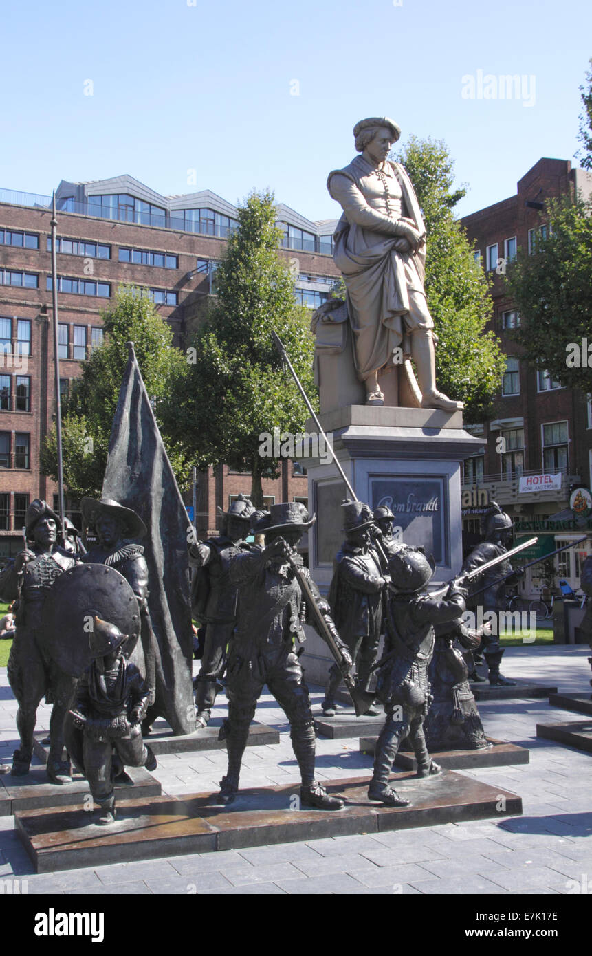 Rembrandt Statue and The Night Watch figures Rembrandt Square Amsterdam ...
