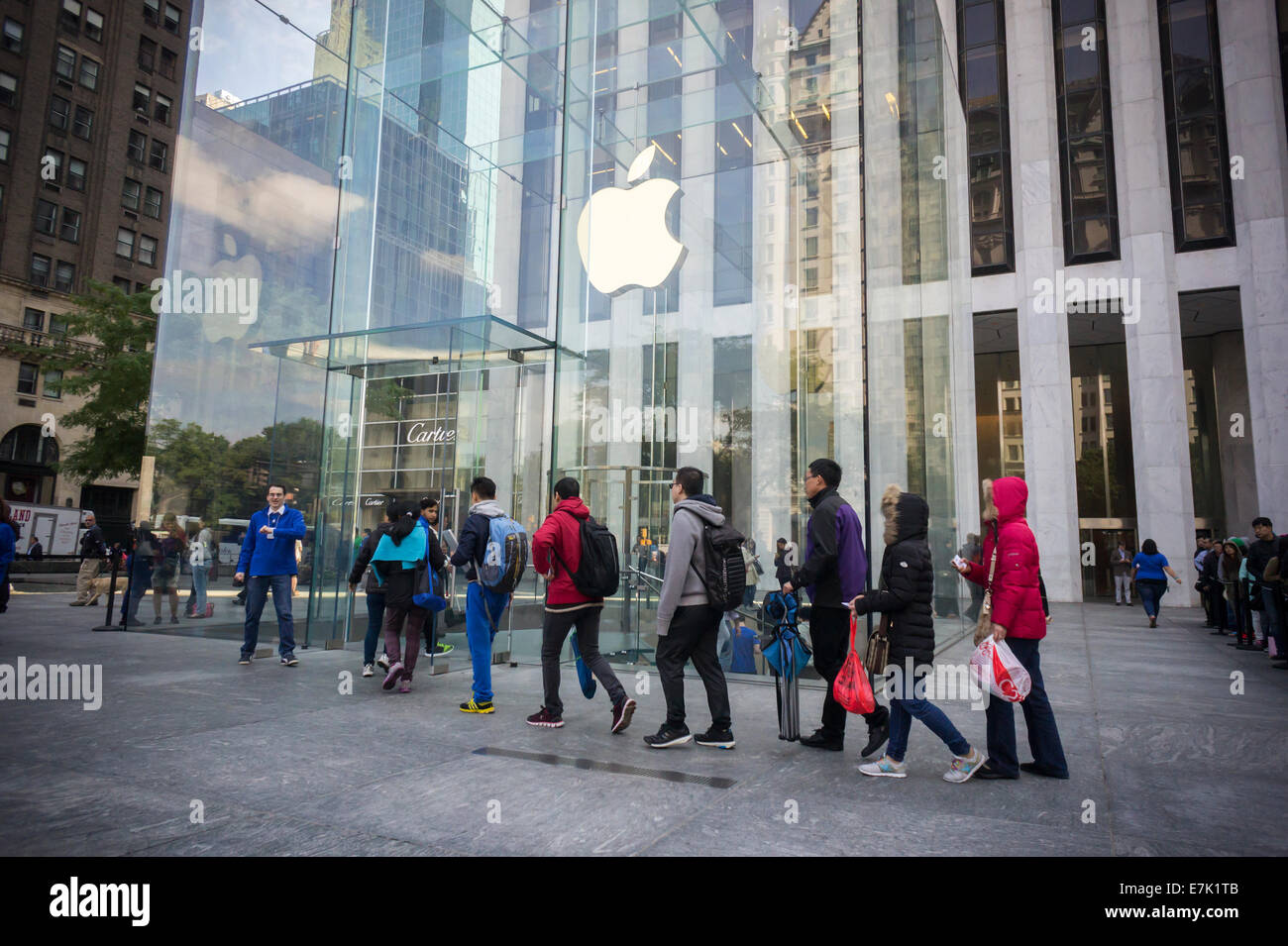 Employee communications technology app hi-res stock photography and ...