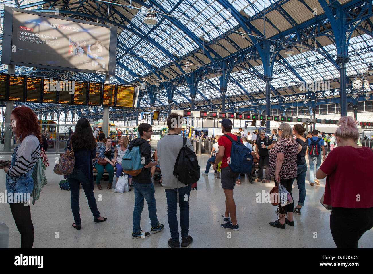 Brighton railway station uk hi-res stock photography and images - Alamy