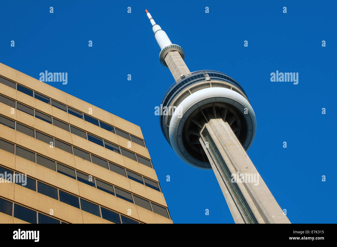 Famous cn tower toronto hi-res stock photography and images - Alamy