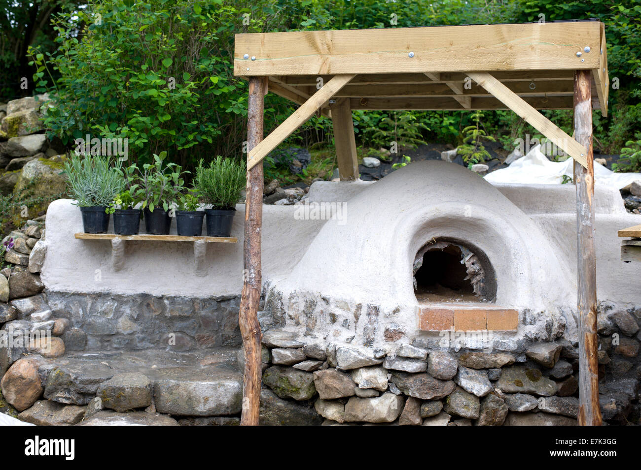 earth cob clay oven project. The oven is now finished dried out ready ...