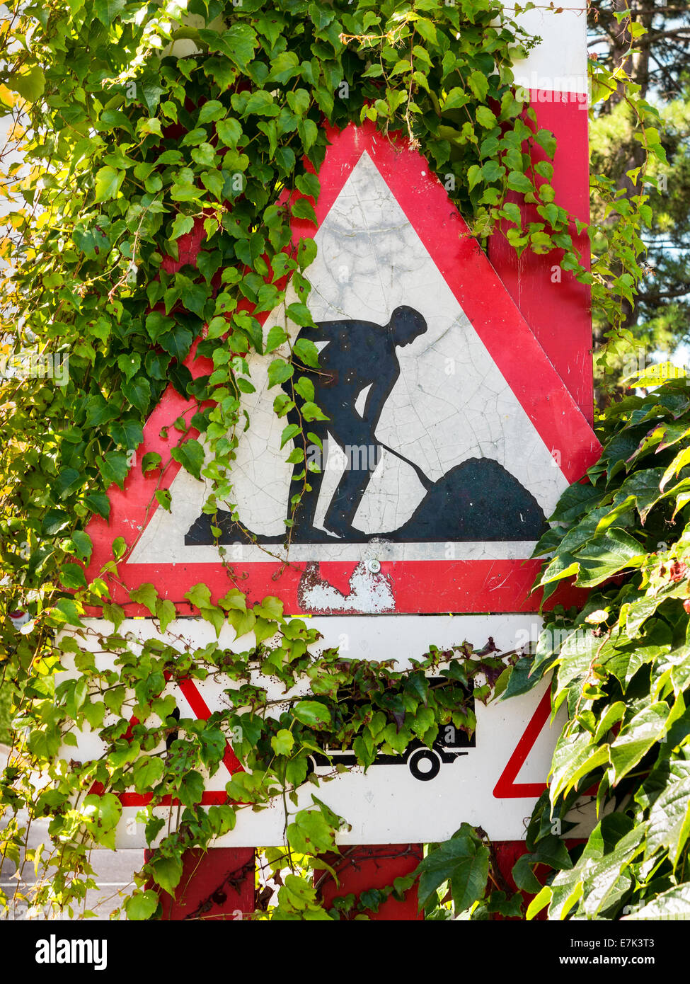 Traffic delays warning sign hi-res stock photography and images - Alamy
