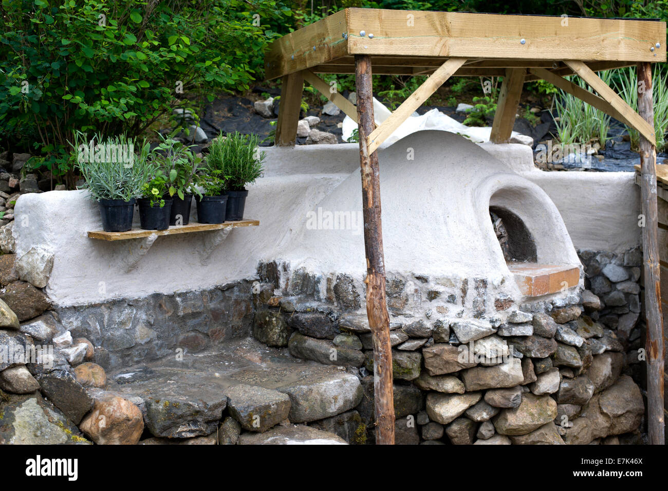 earth cob clay oven project. The oven is now finished dried out ready ...