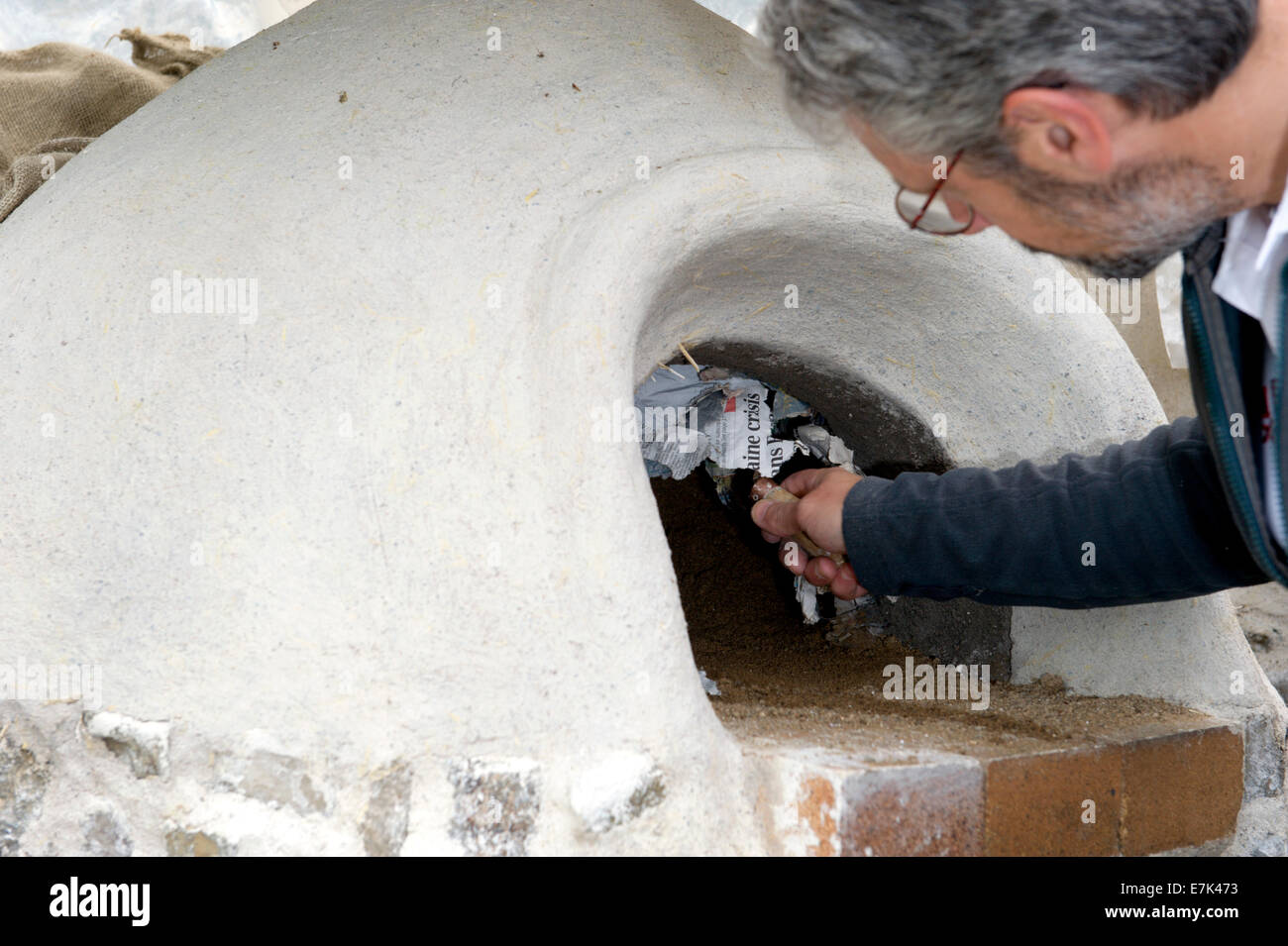 earth clay cob oven project. Lime mortar layer done now its time to ...