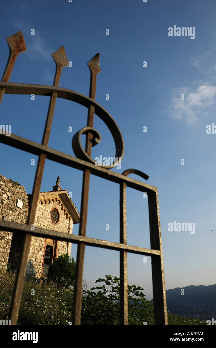 Middle tower gate hi-res stock photography and images - Alamy