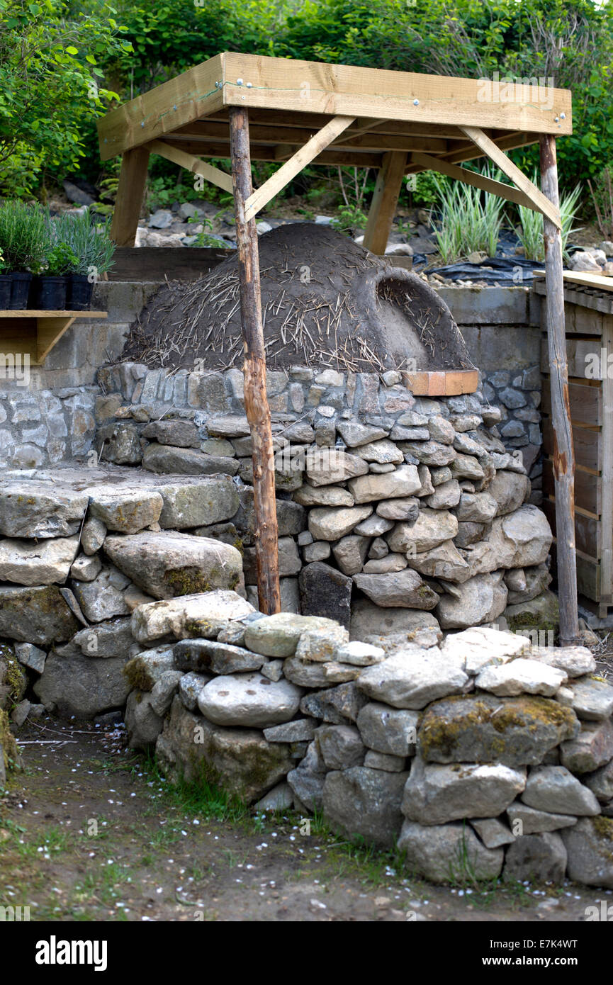 Earth cob clay oven project. The base is done and the oven mass and ...