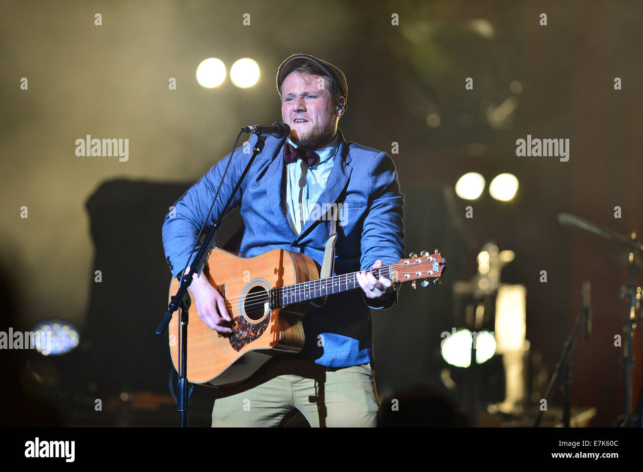 Kari Jobe and Warren Barfield perform during the Majestic Tour at ...