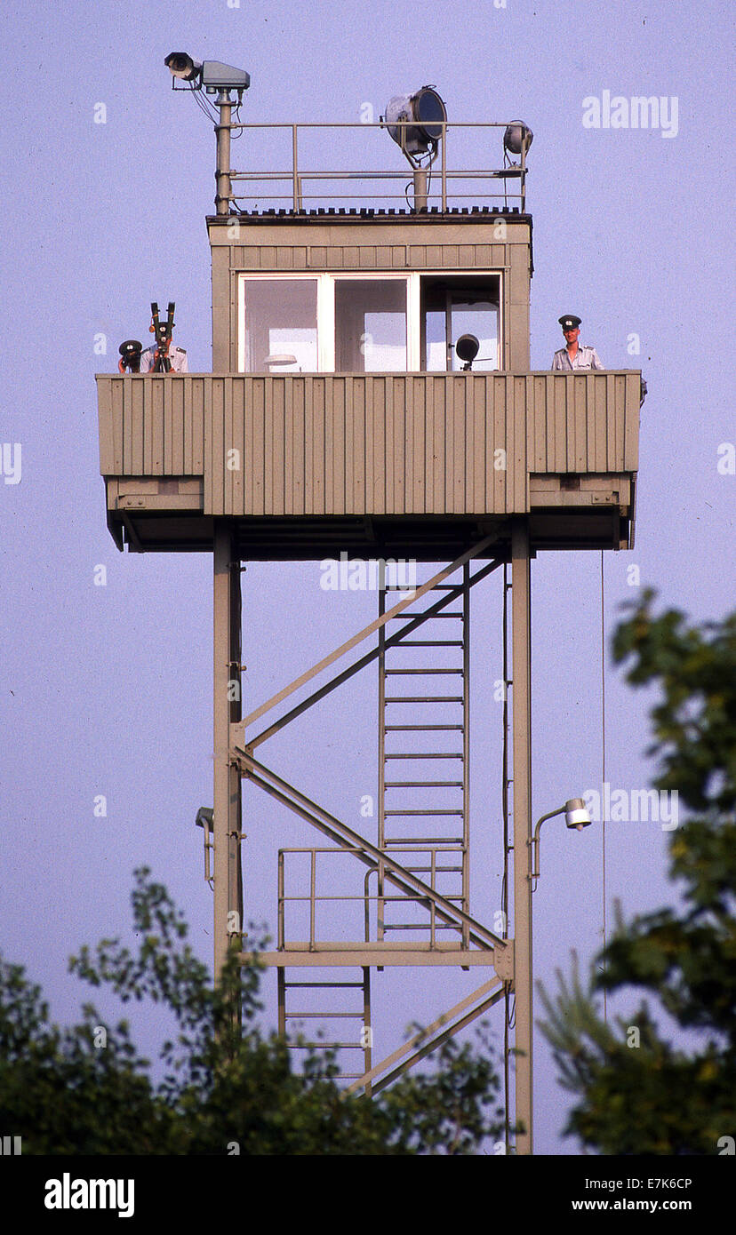 Border guards on berlin wall hi-res stock photography and images - Alamy