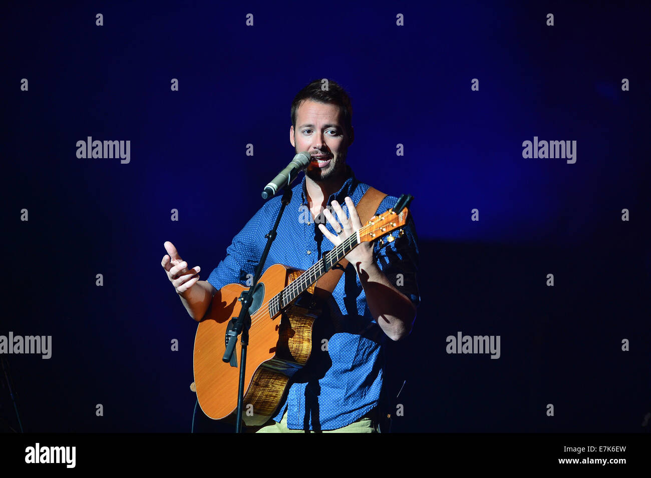 Kari Jobe and Warren Barfield perform during the Majestic Tour at ...