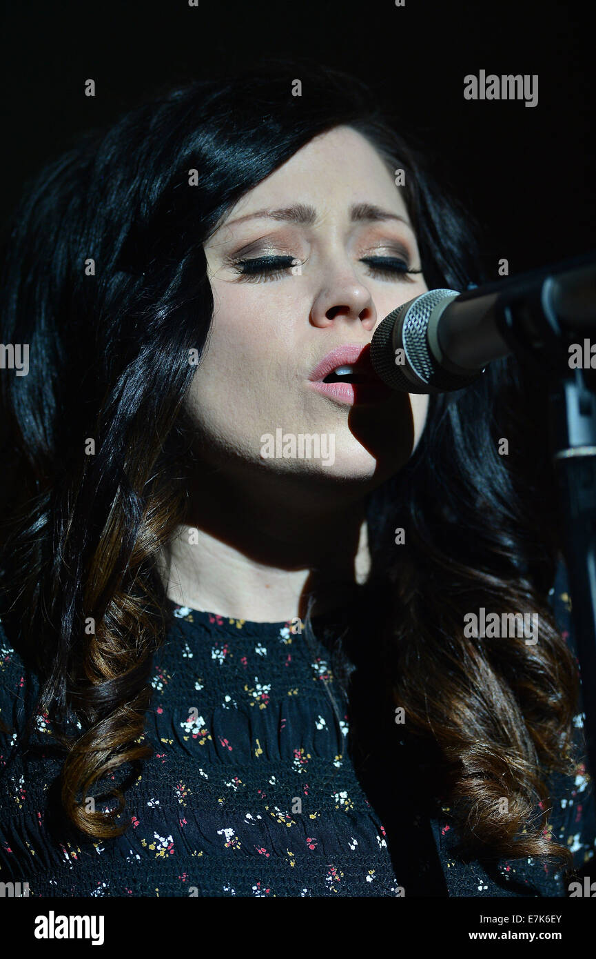 Kari Jobe and Warren Barfield perform during the Majestic Tour at ...