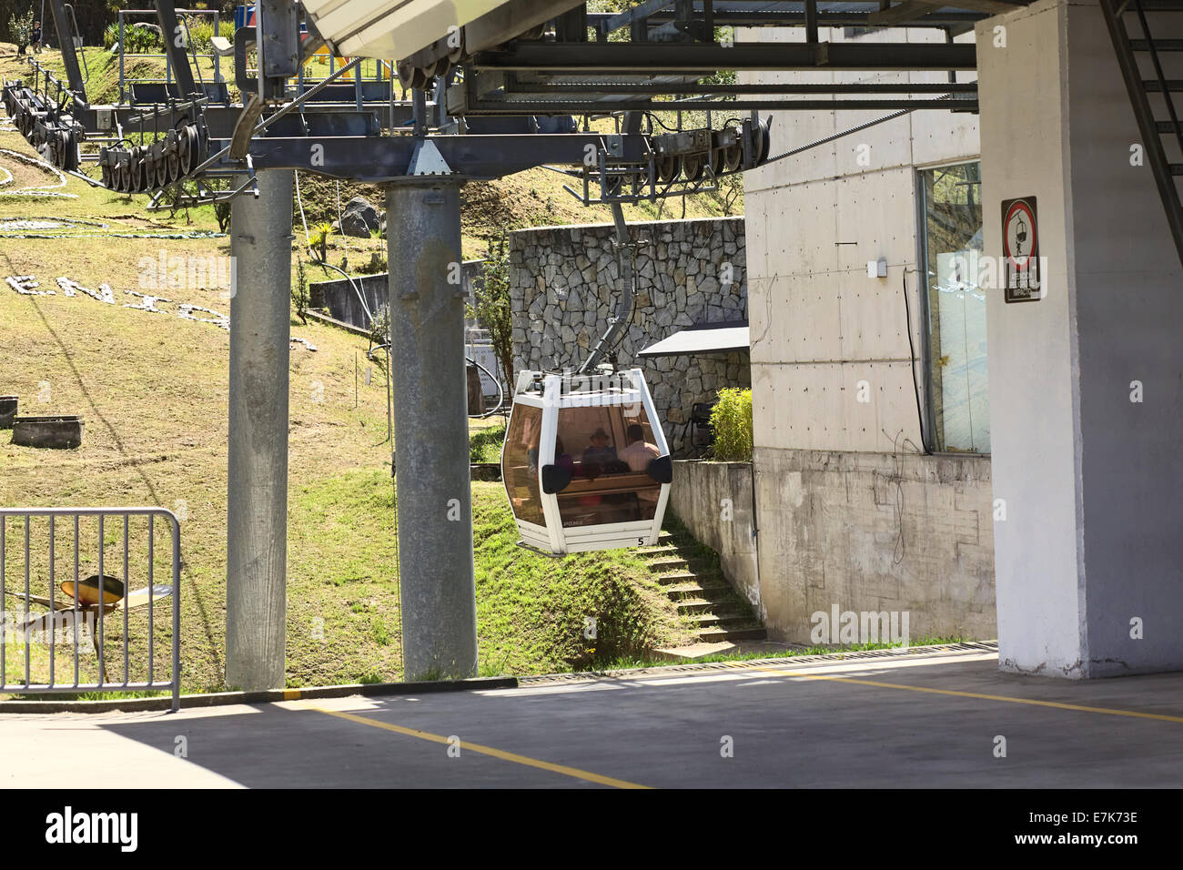 Aerial ropeway cabin hi-res stock photography and images - Alamy