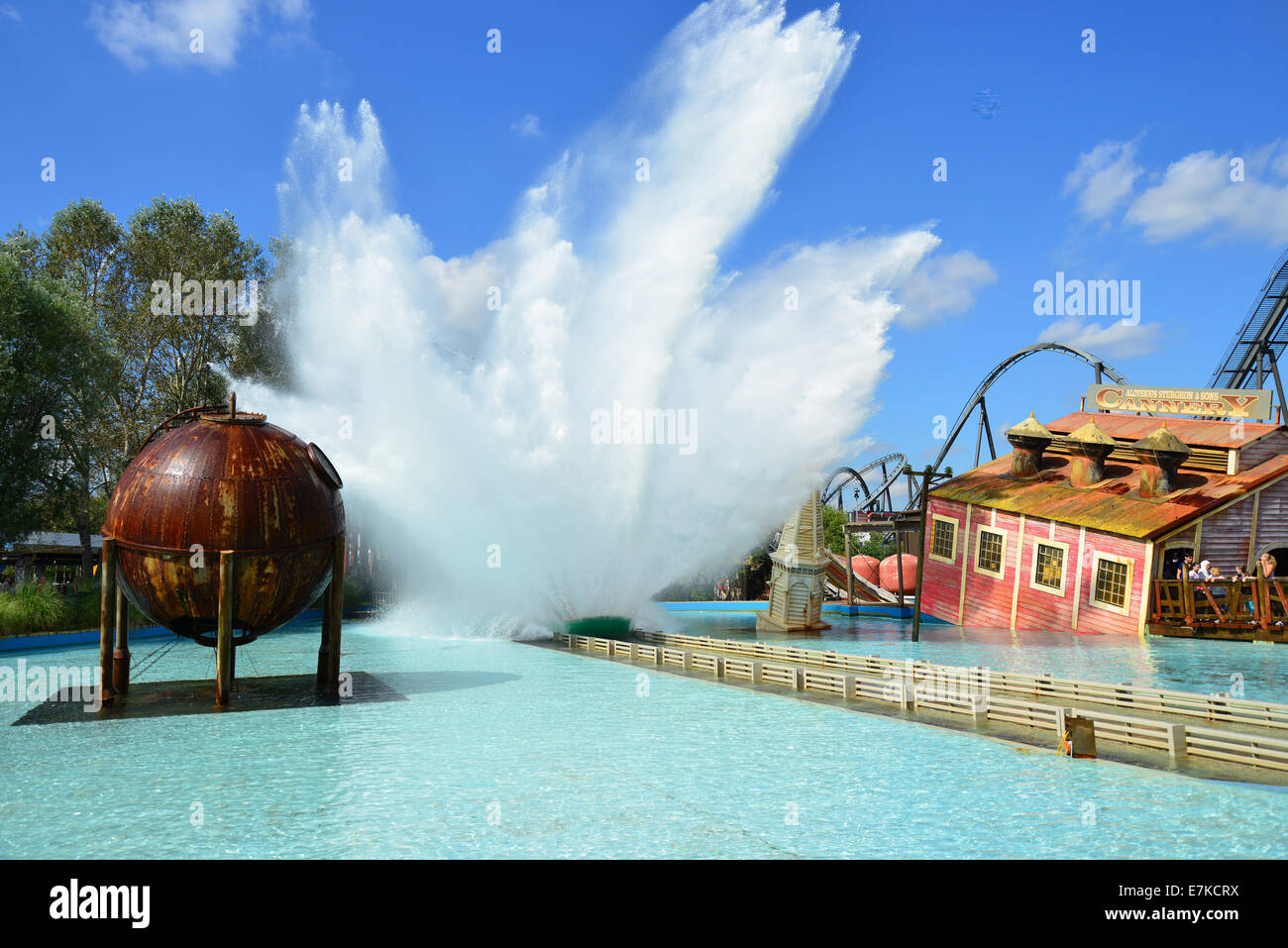 Tidal wave ride park hi-res stock photography and images - Alamy
