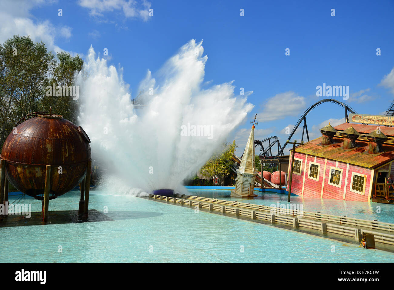 Thorpe park center hi-res stock photography and images - Alamy