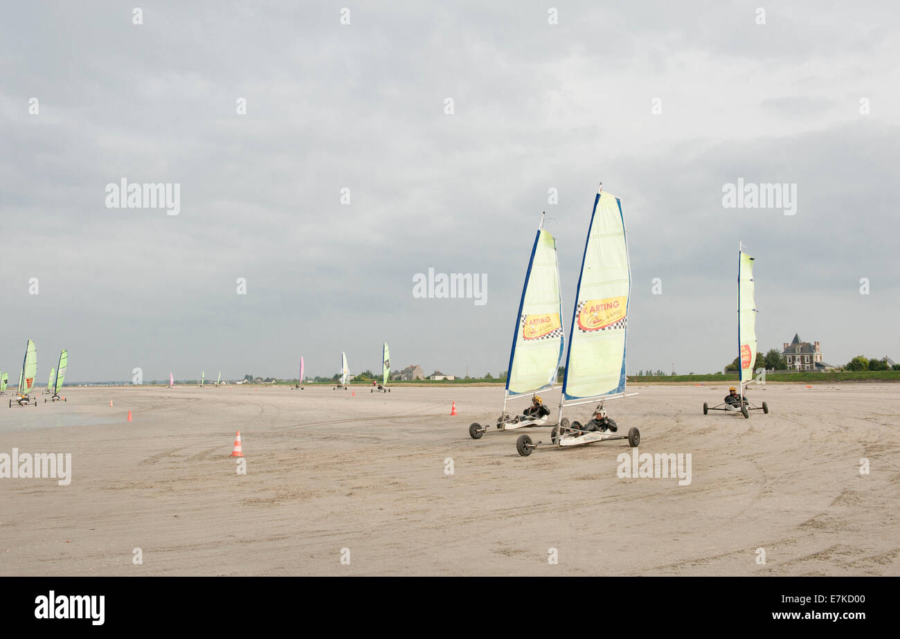 Char à voile, sand sailing, at Vivier-sur-Mer, Brittany, France Stock ...