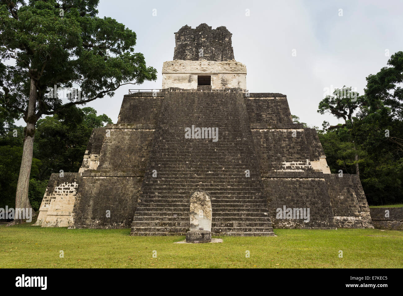 Temple II, Great Plaza, Tikal National Park, El Peten, Guatemala Stock ...