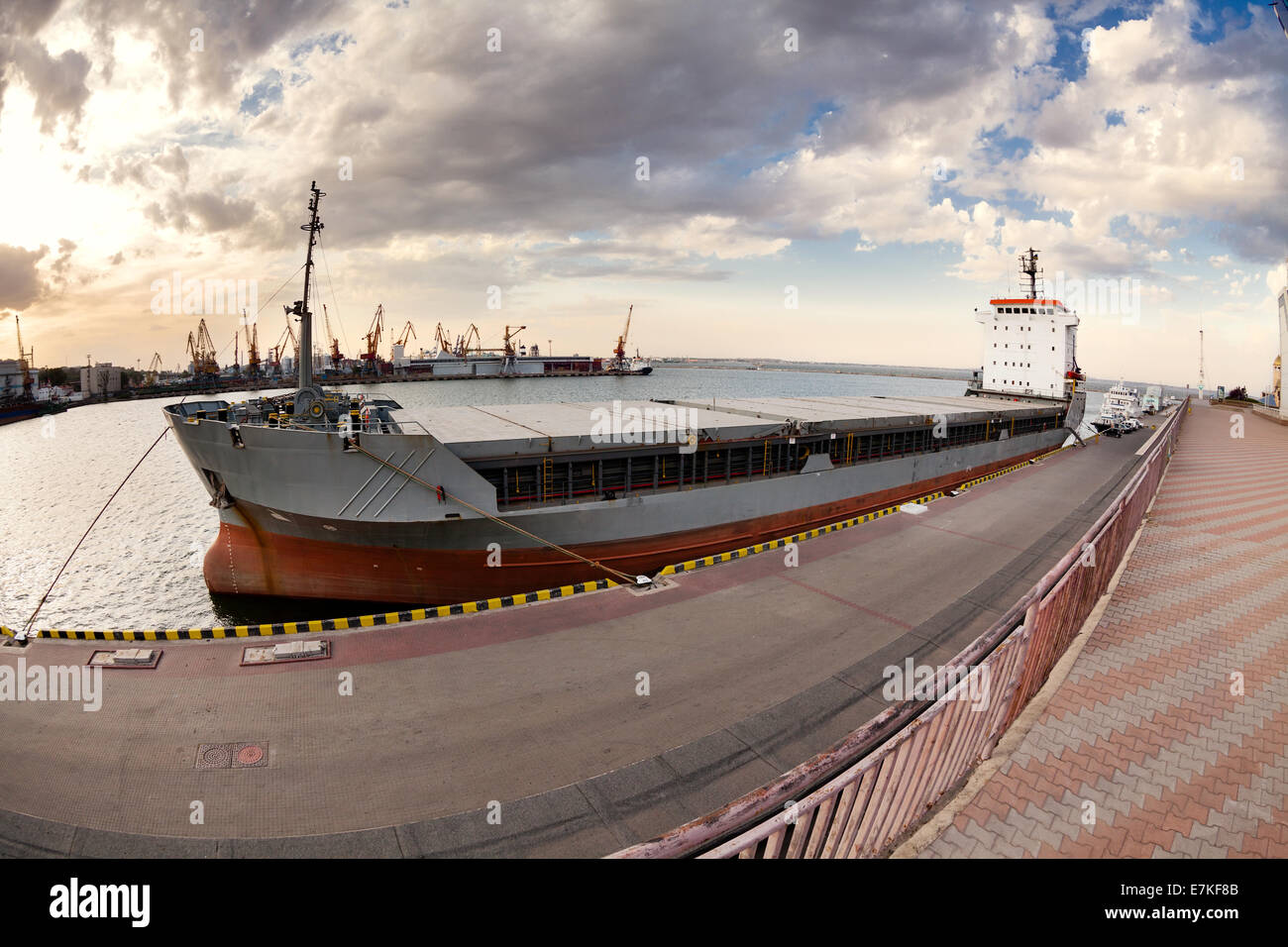 Bulk carrier hi-res stock photography and images - Alamy