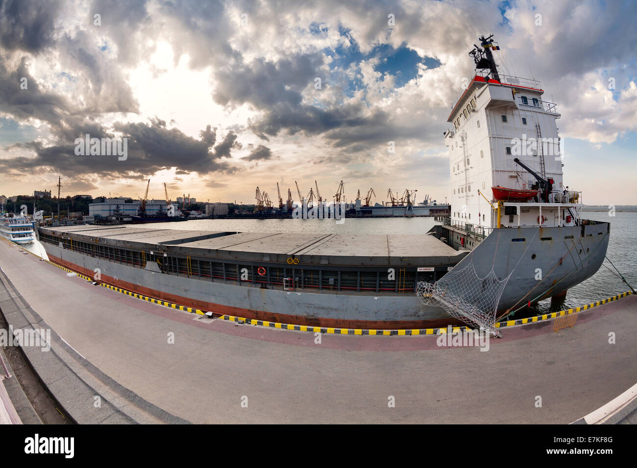 Bulk carrier hi-res stock photography and images - Alamy