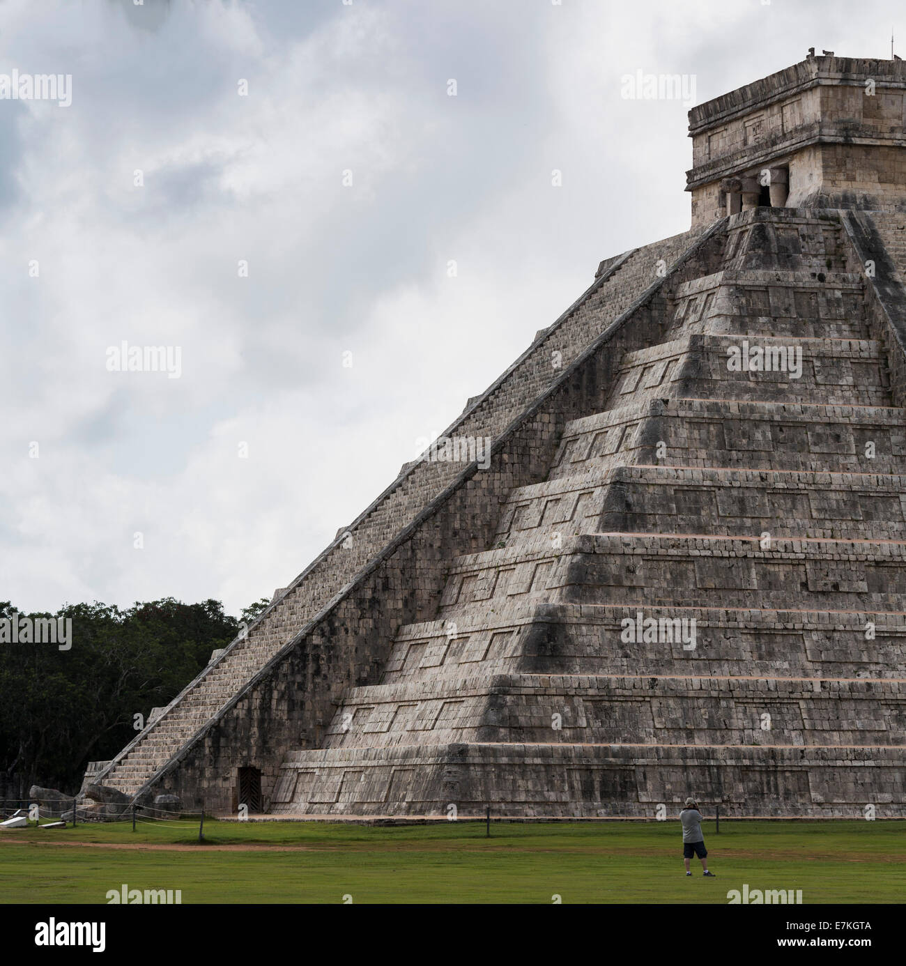 Kukulkan pyramid hi-res stock photography and images - Alamy