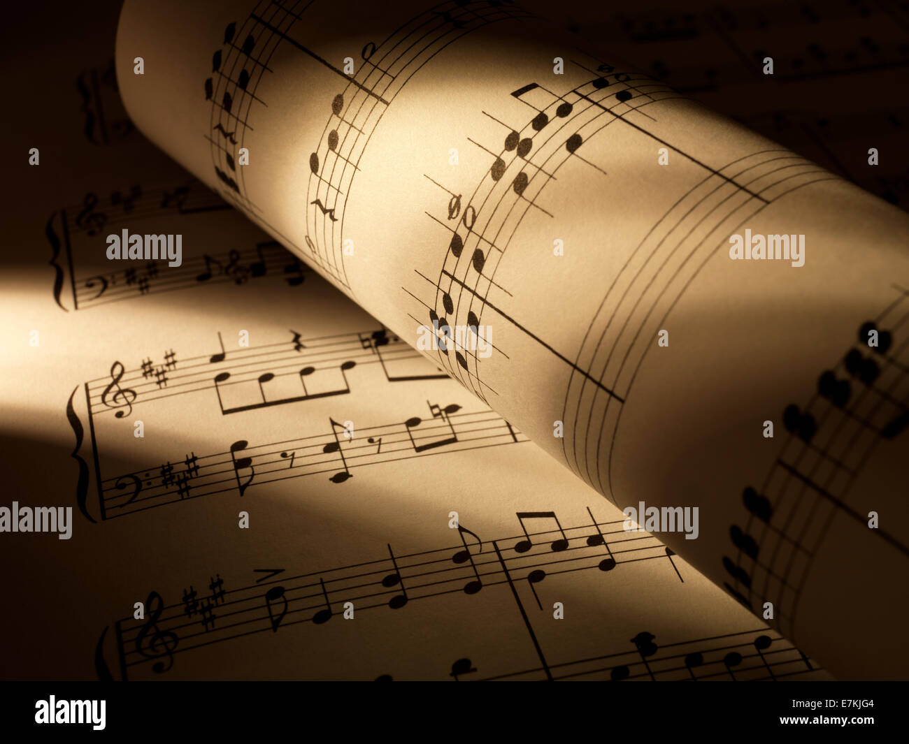 Vintage music score hi-res stock photography and images - Alamy