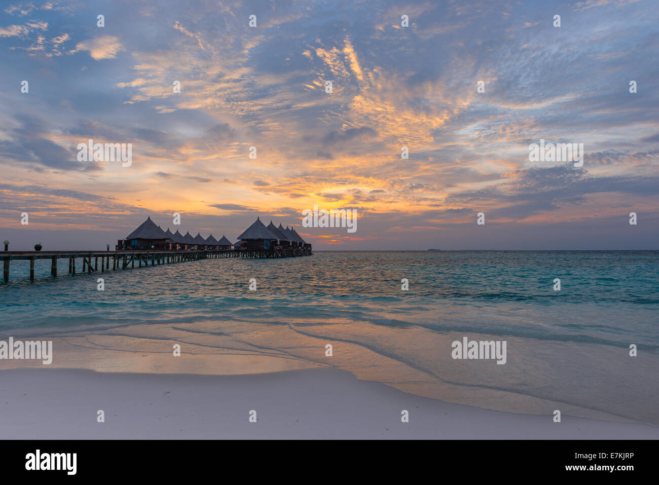 Gorgeous sunset over the ocean. Panorama of tropical island. Maldives ...