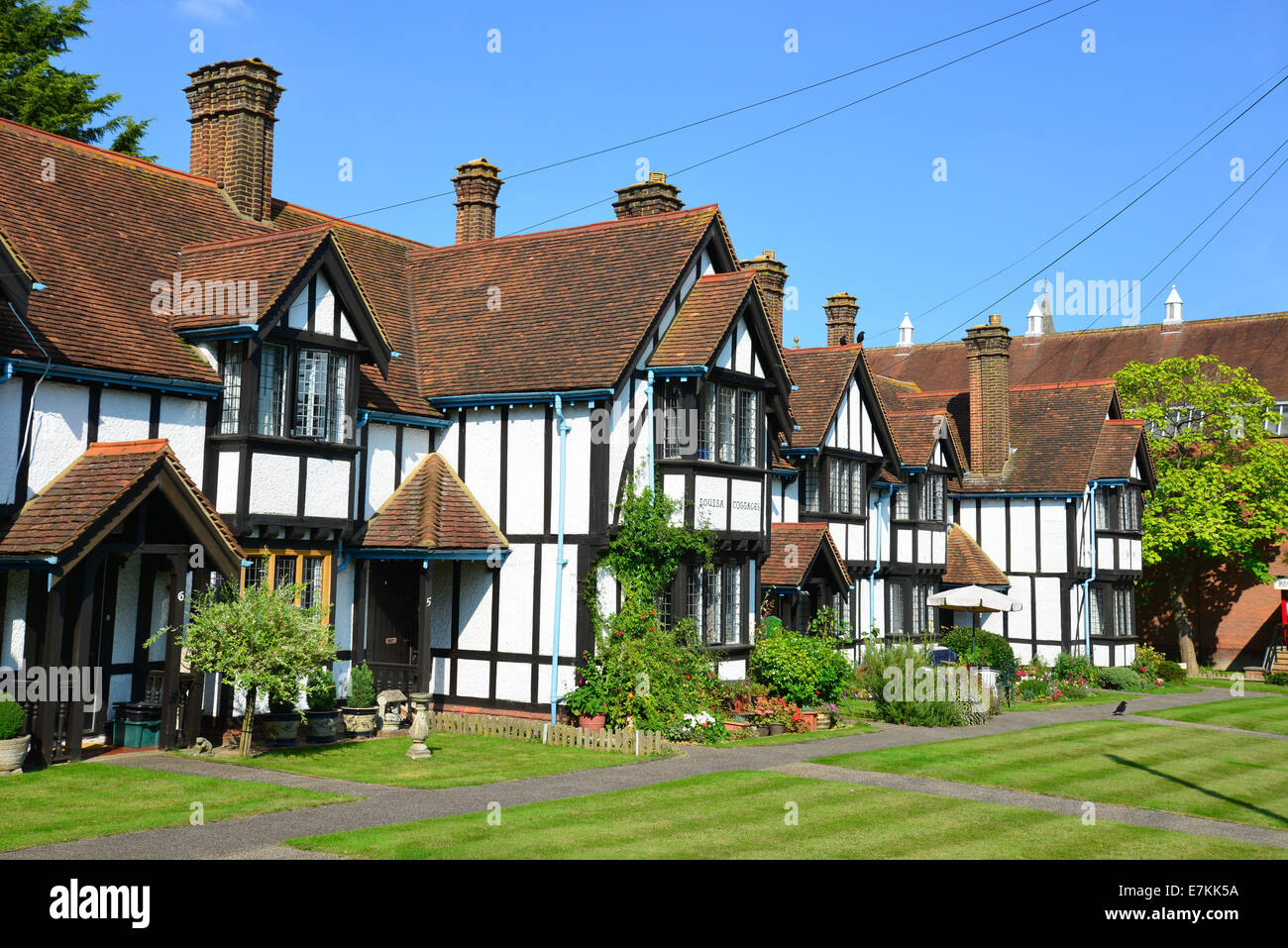 Louisa Cottages (19th century Almshouses), Park Road, Tring ...
