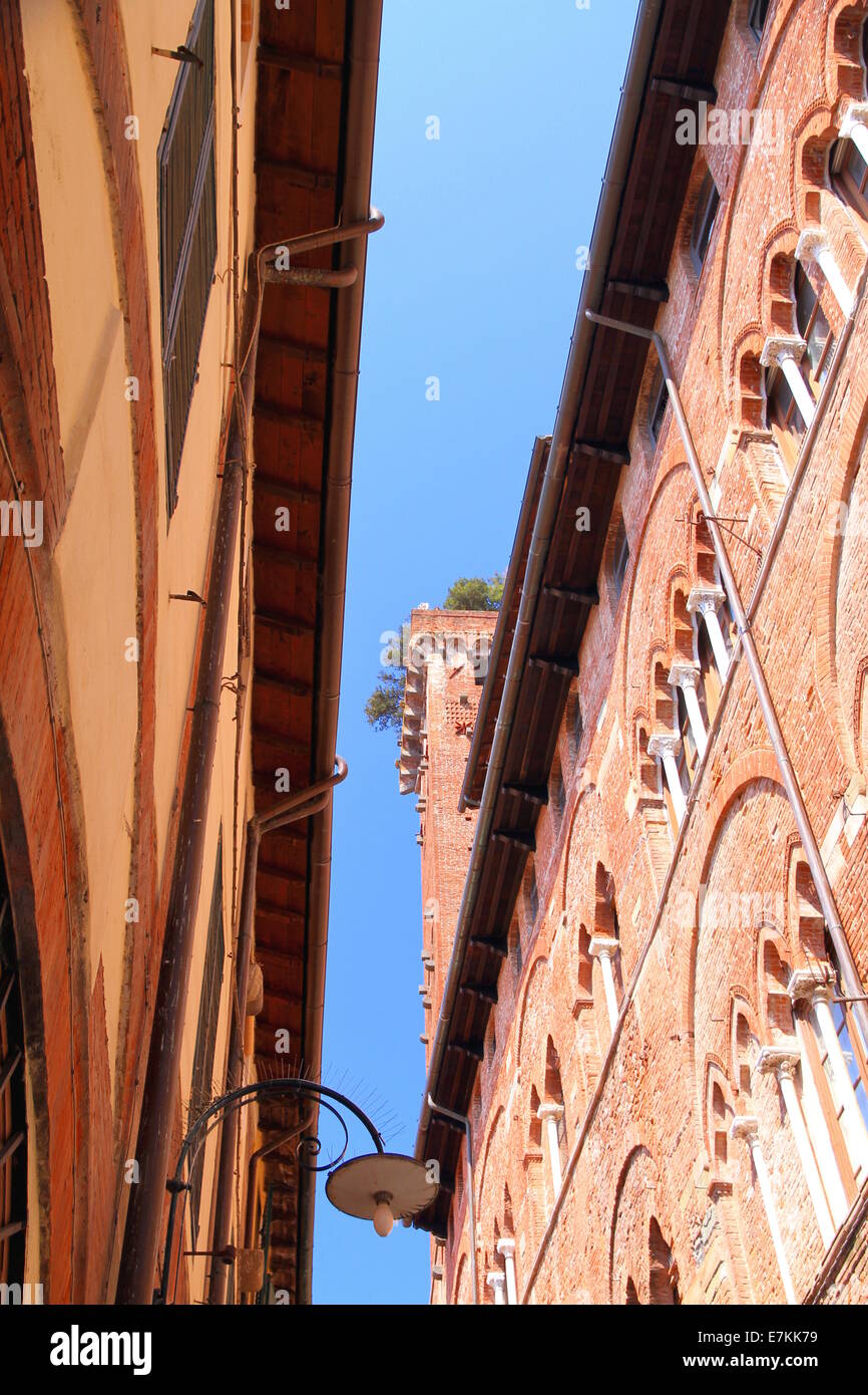 Old buildings and bricks hi-res stock photography and images - Alamy