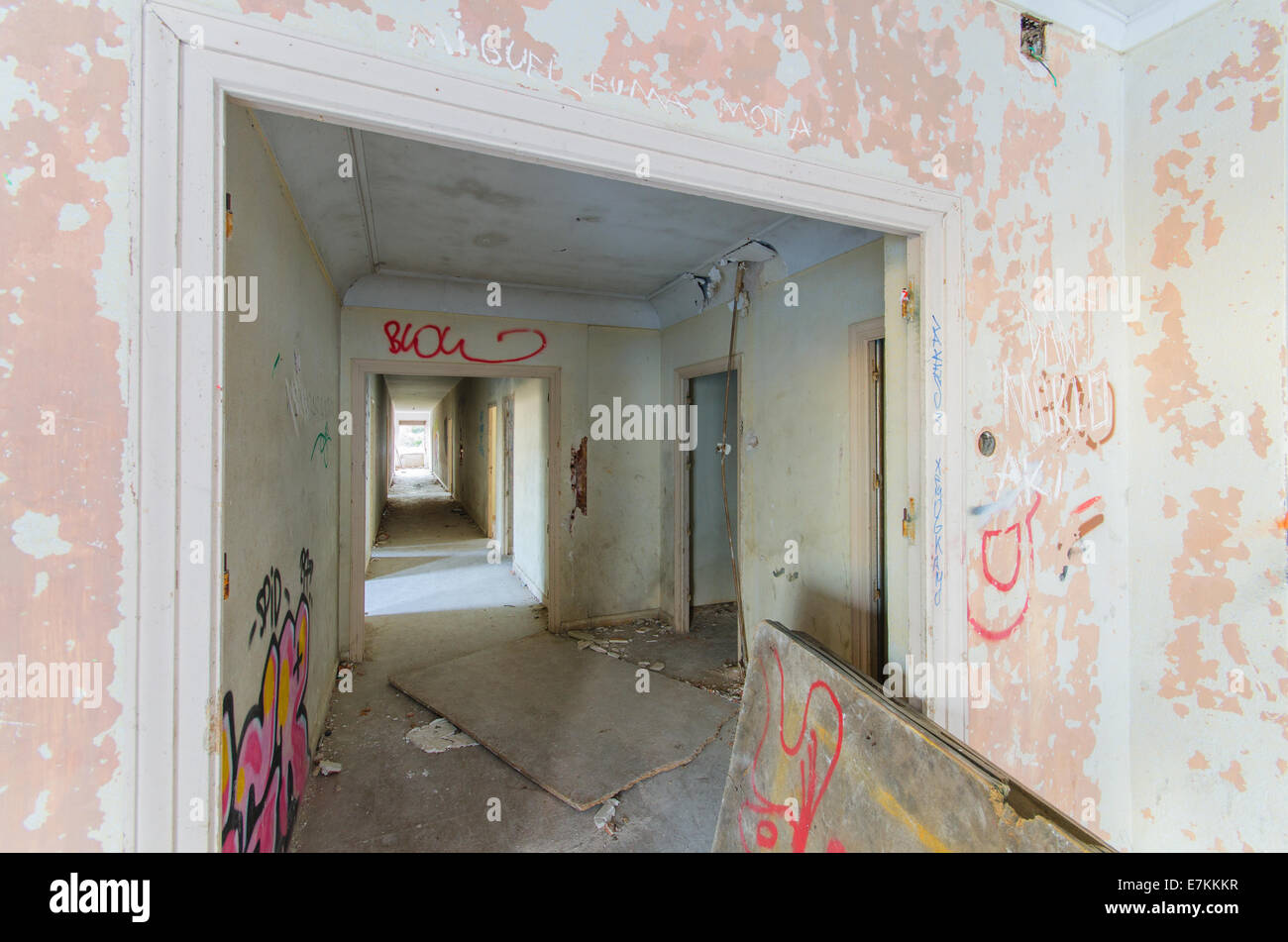 Abandoned warehouse corridor hi-res stock photography and images - Alamy