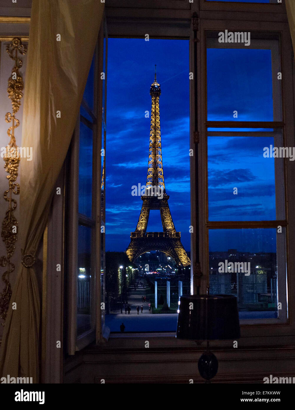Window and eiffel tower hi-res stock photography and images - Alamy