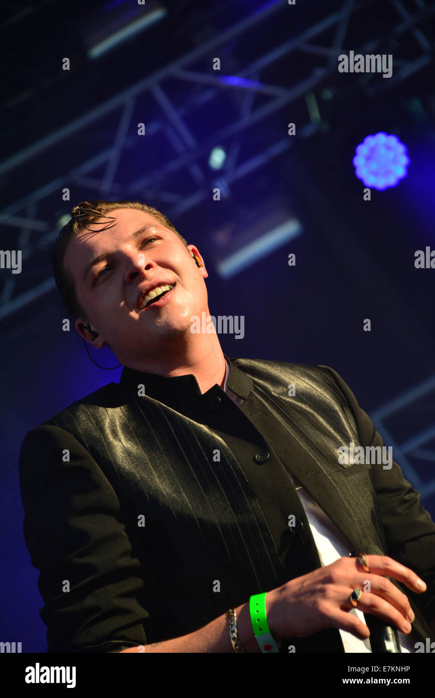 John newman singer hi-res stock photography and images - Alamy