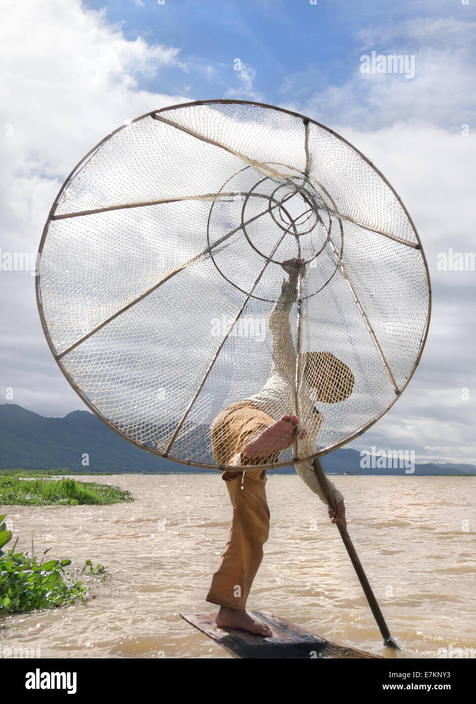 Traditional Fish Trap Stock Photos & Traditional Fish Trap Stock Images ...