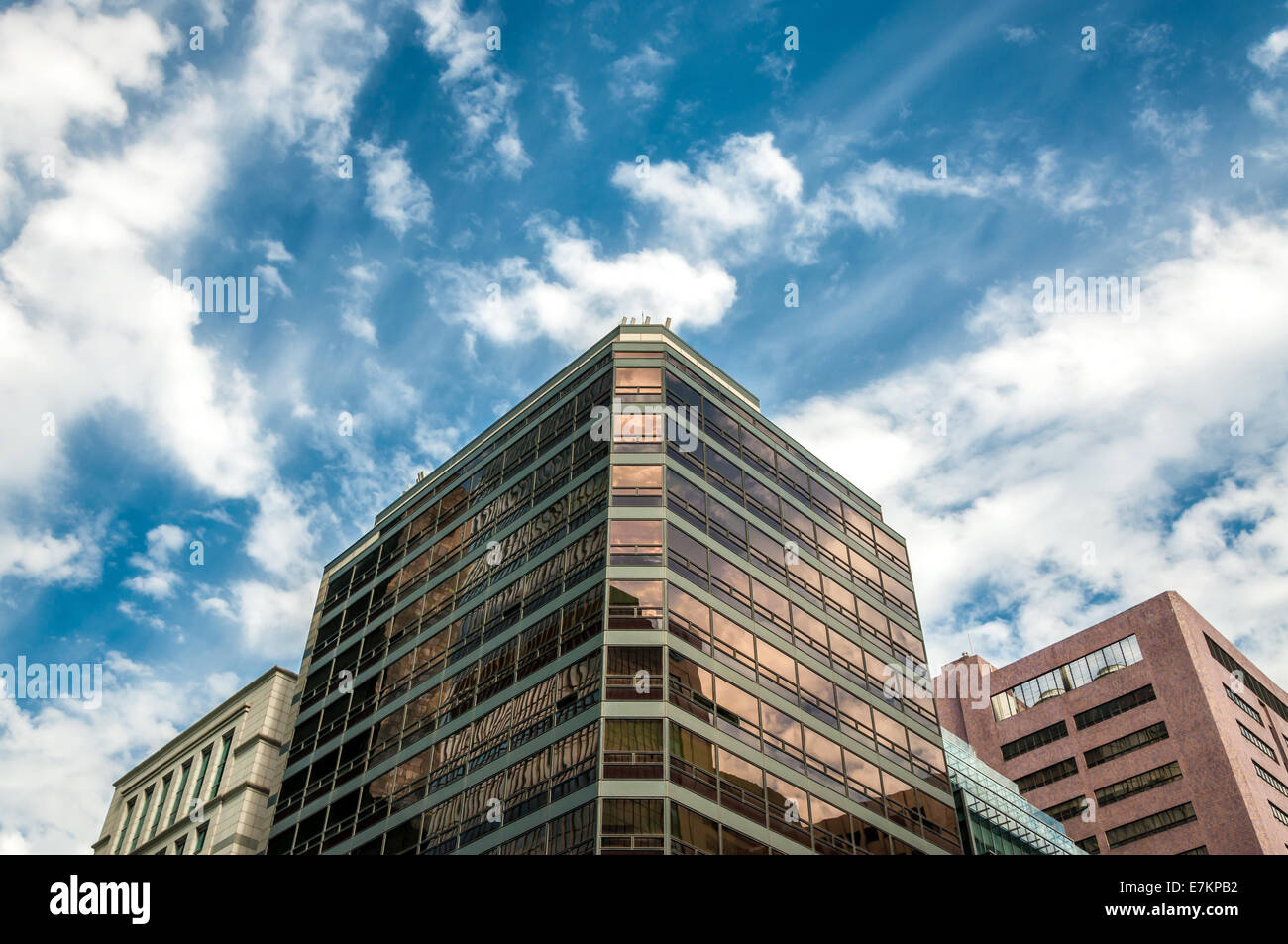 Skyscraper above clouds hi-res stock photography and images - Alamy