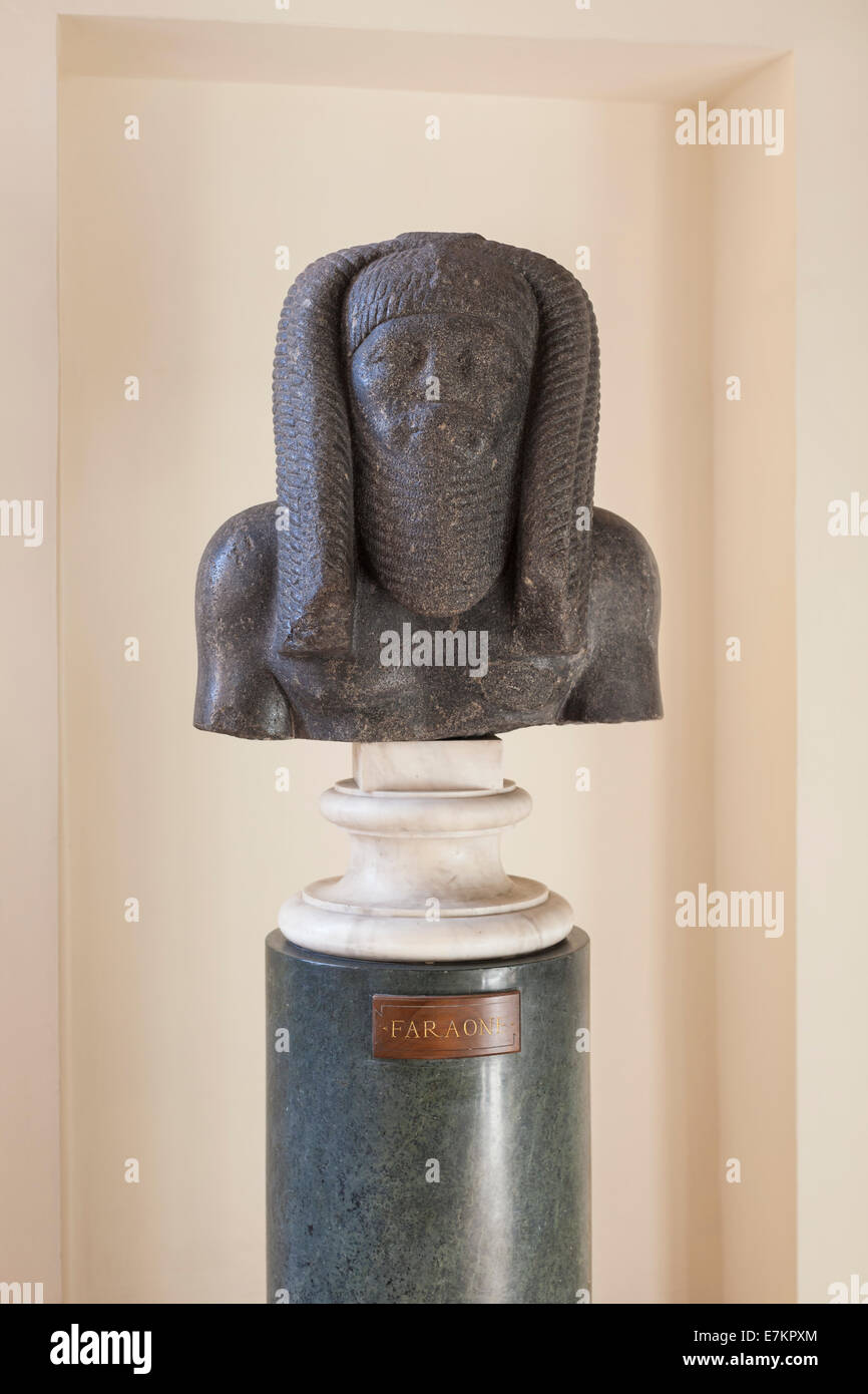 Head of amenemhet iii hi-res stock photography and images - Alamy