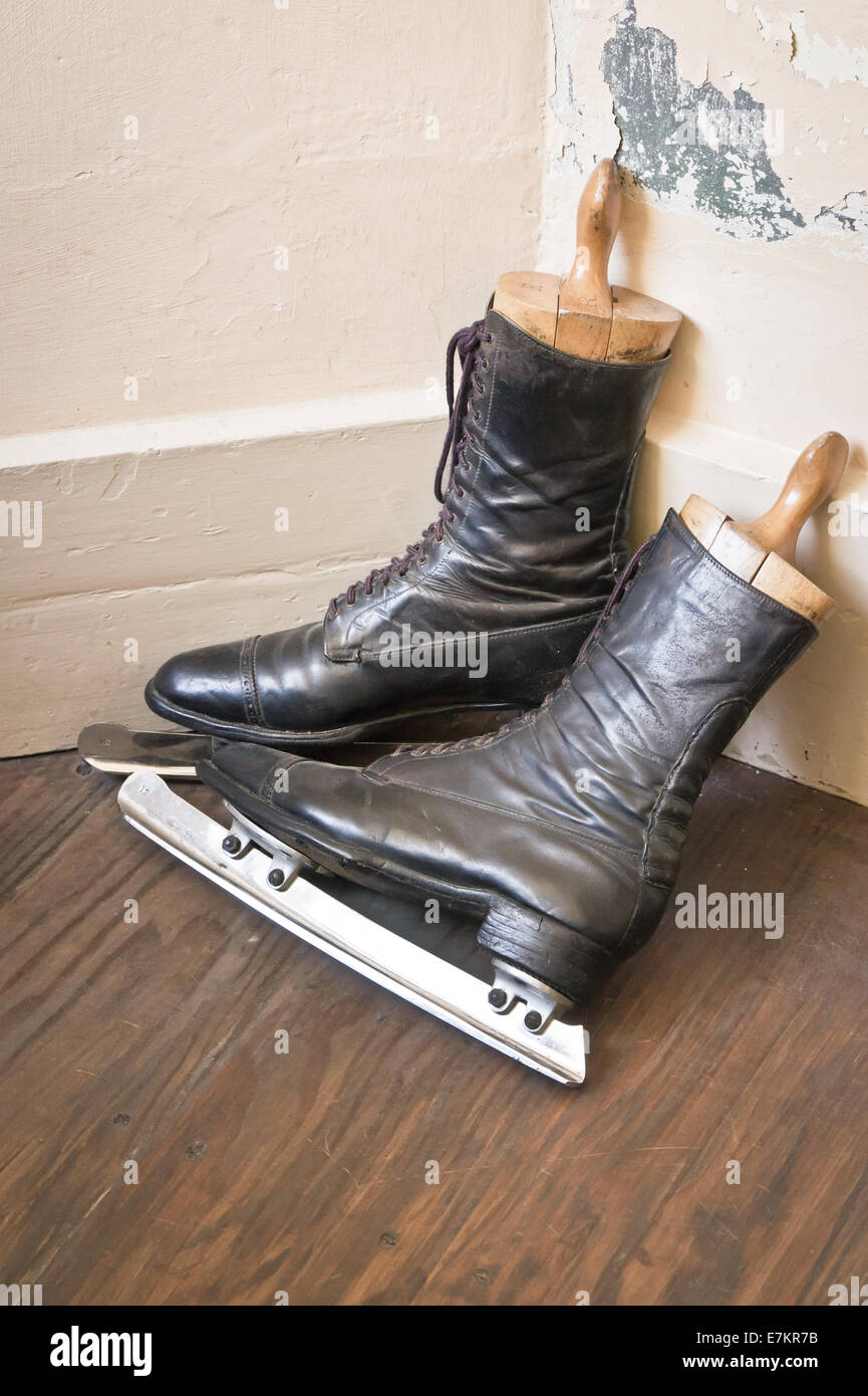 Pair of old fashioned ice skates Stock Photo - Alamy Pair of old fashioned ice skates Stock Photo - Alamy