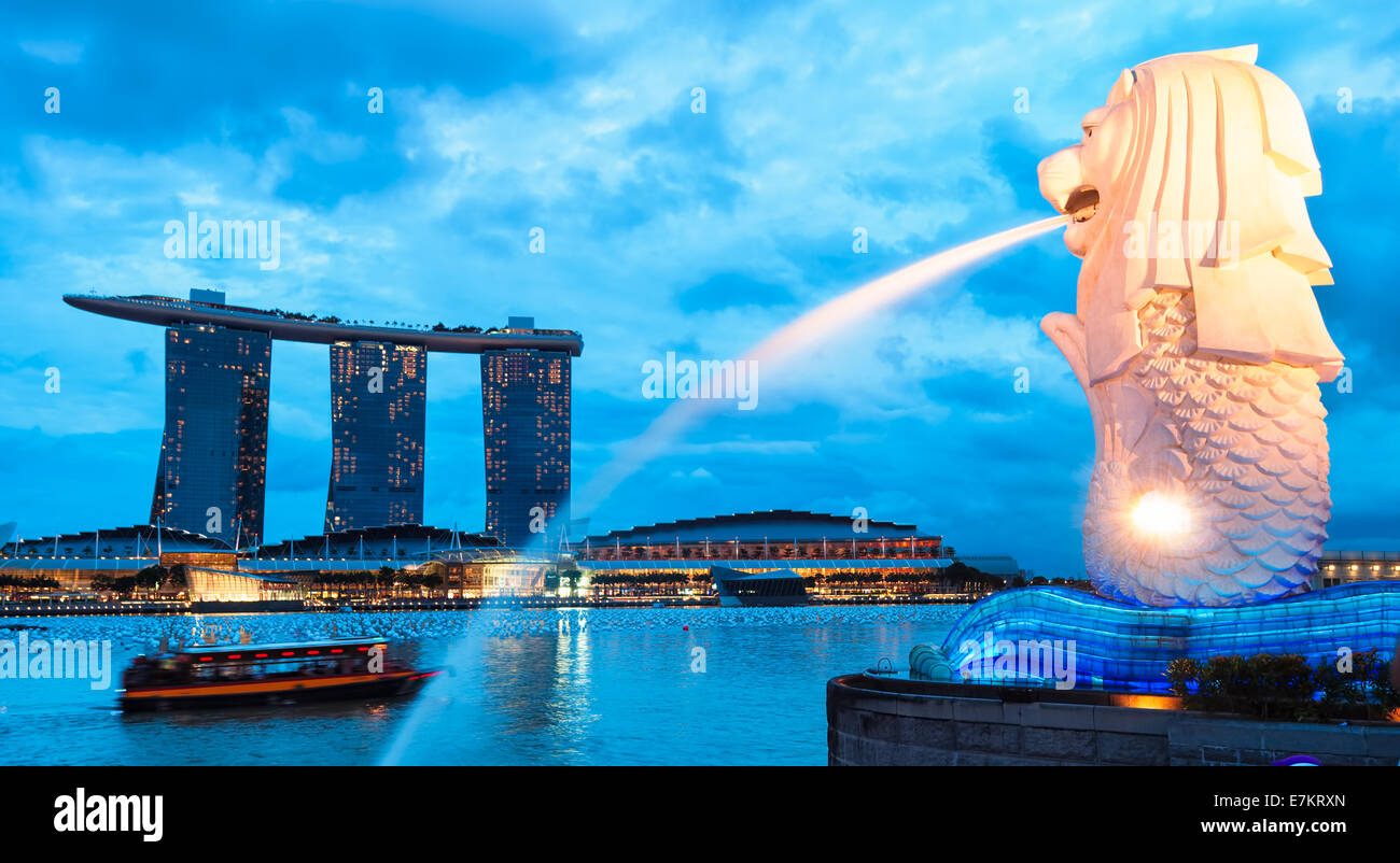 Merlion statue singapore marina bay sands hotel singapore hi-res stock ...