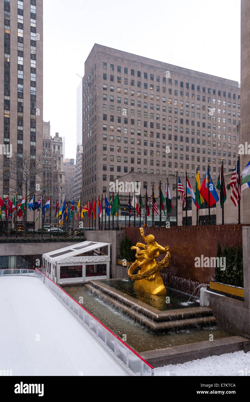 US, New York City. Rockefeller Center. The ice-skating rink outside the ...