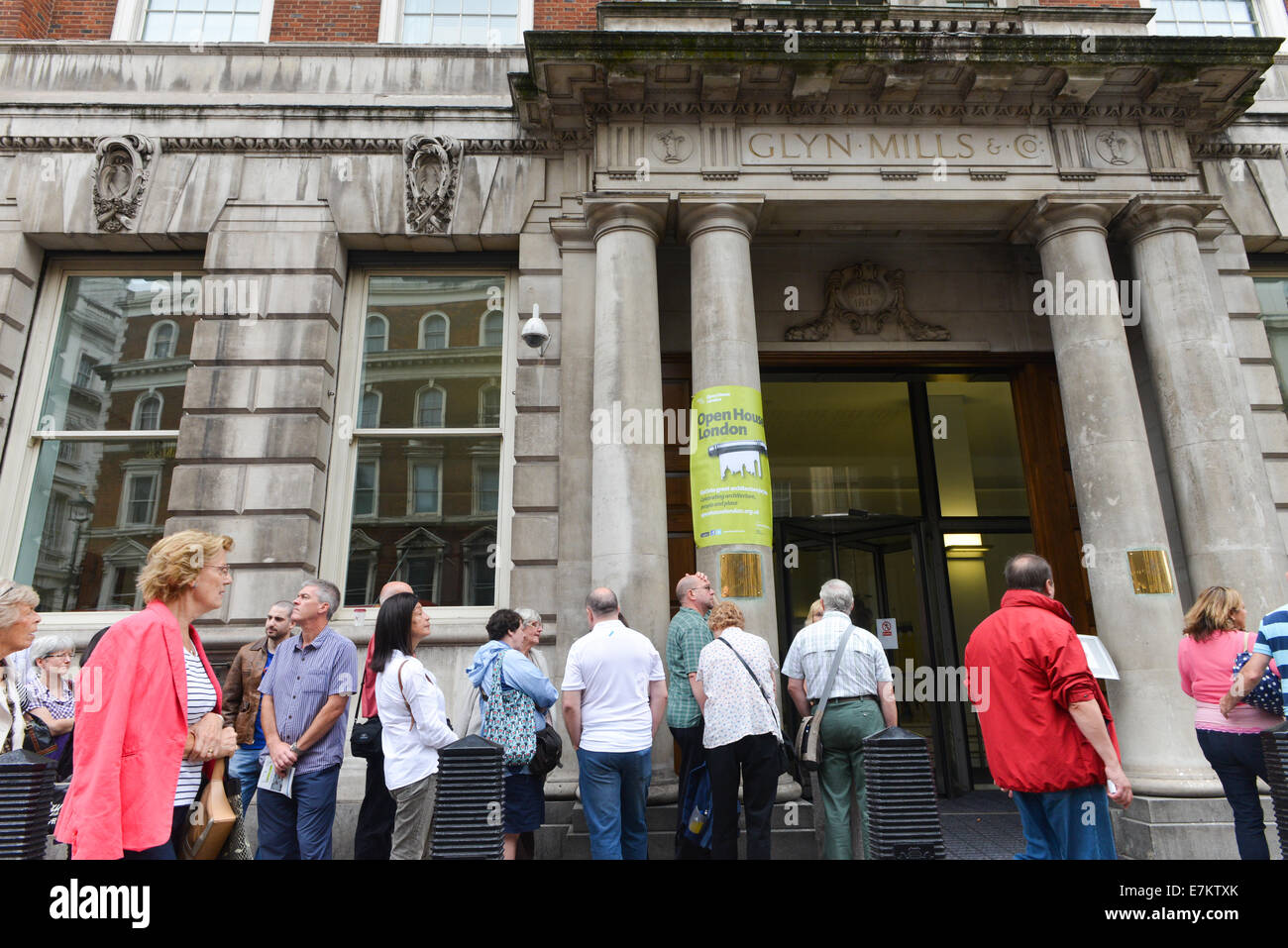 Whitehall, London, UK. 20th September 2014. A large queue forms to go ...