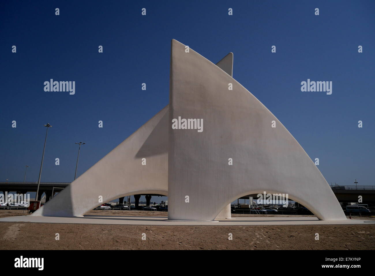 Manama bahrain statue hi-res stock photography and images - Alamy