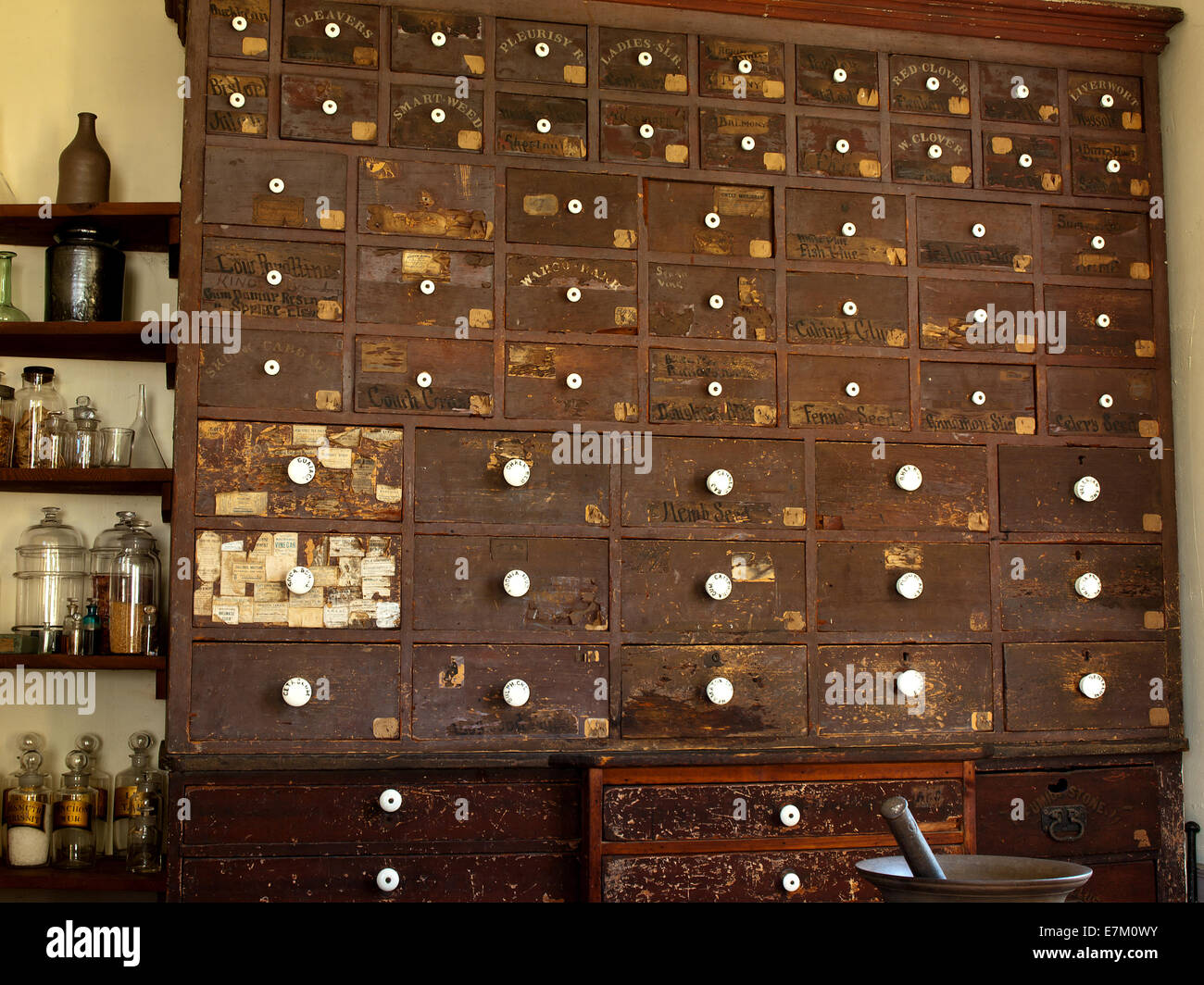 Old fashioned pharmacy hi-res stock photography and images - Alamy